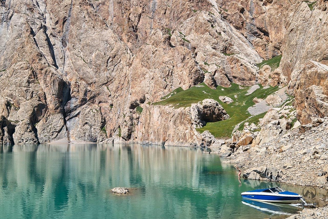 Kel Suu alpine mountain lake in Kyrgyzstan - Central Asia Guide