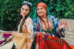 Uzbek clothing is very colorful and traditional - Central Asia Guide